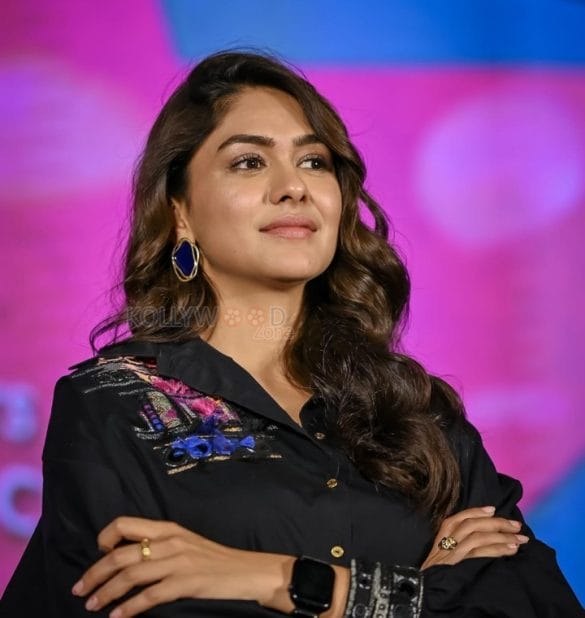 Pretty Mrunal Thakur At The Family Star Event Photos 04 (302500 ...