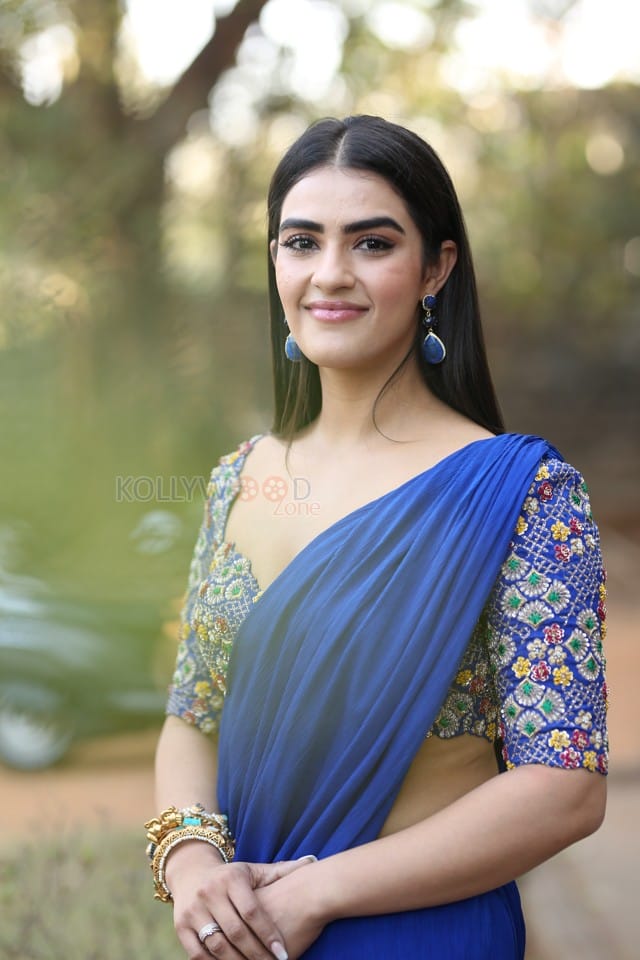 Sexy Kavya Thapar At Ooru Peru Bhairavakona Press Meet Pictures 21 298570 Kollywood Zone