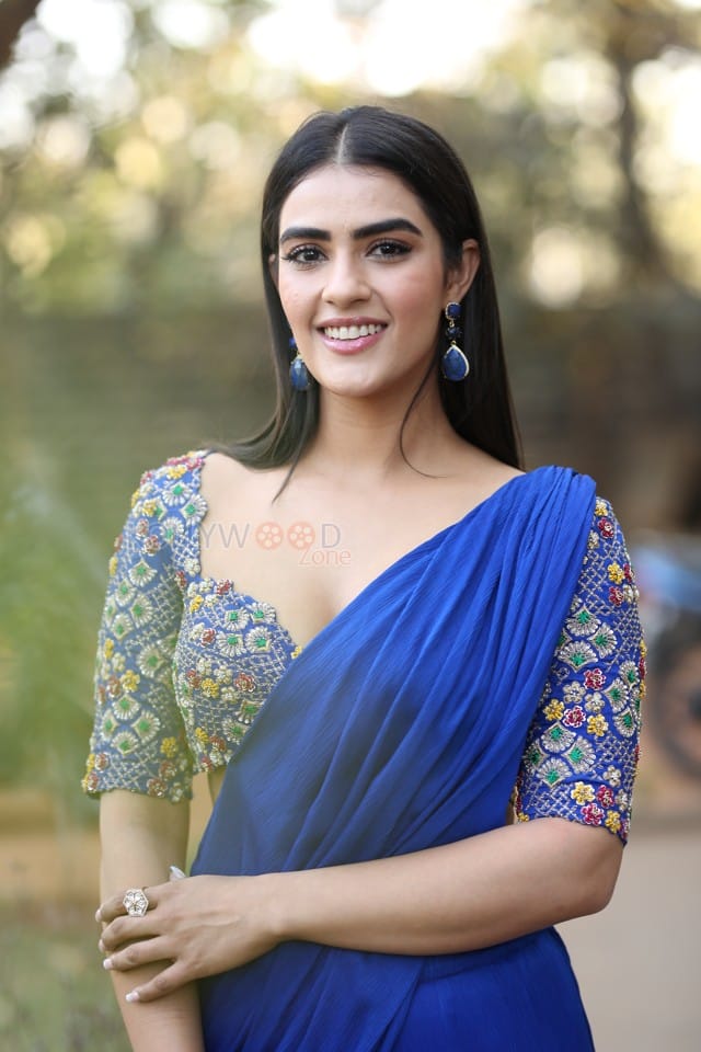 Sexy Kavya Thapar At Ooru Peru Bhairavakona Press Meet Pictures 22 298571 Kollywood Zone
