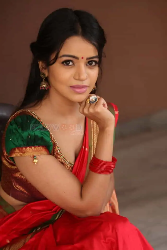 Actress Bhavya Sri At Silk India Expo Photos 32 (104957) | Kollywood Zone