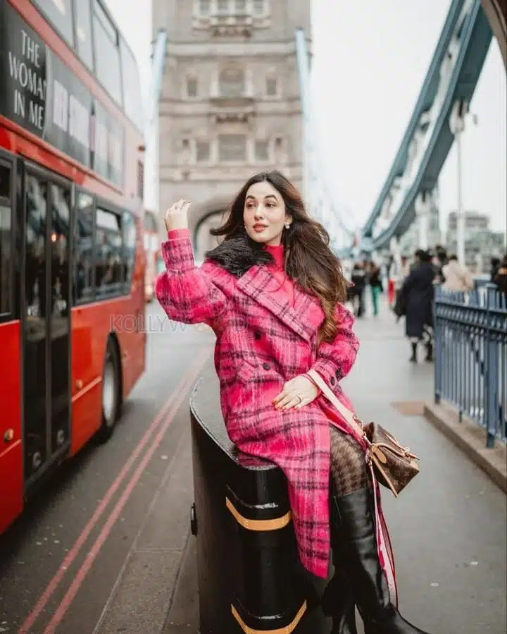 Beautiful Aditi Budhathoki London Bridge Photos 03 (246733) | Kollywood ...