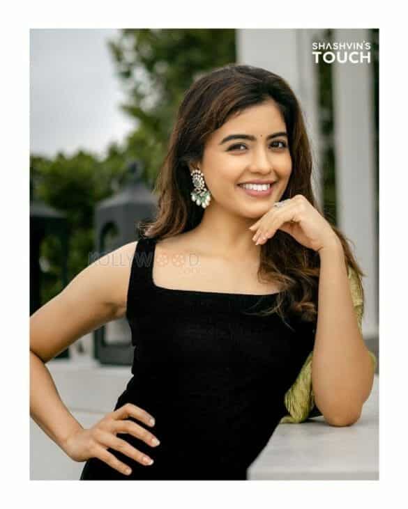 Cute Actress Amrita Aiyer In Black Salwar Photoshoot Pictures 05 (222957) | Kollywood Zone