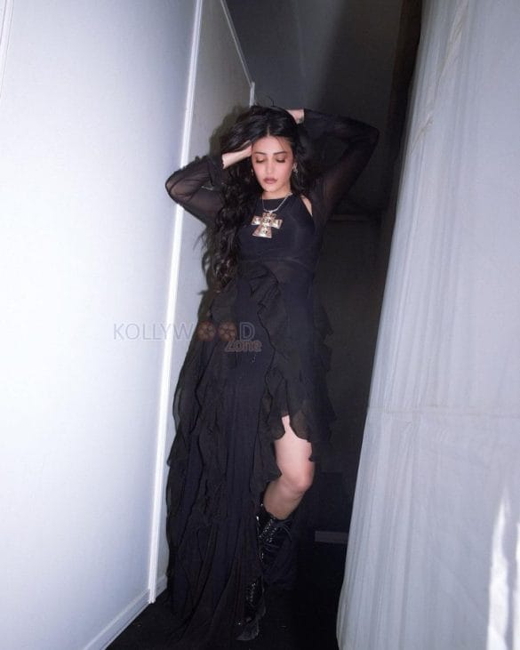 Fashionista Shruti Haasan In A Black Ruffle Maxi Dress With Thigh High Boots Photos 07 300554