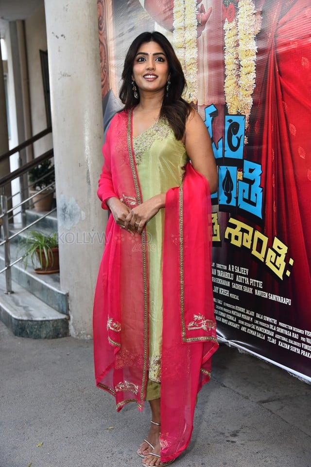 Heroine Eesha Rebba At Om Shanti Shanti Shantihi Movie Teaser Launch ...