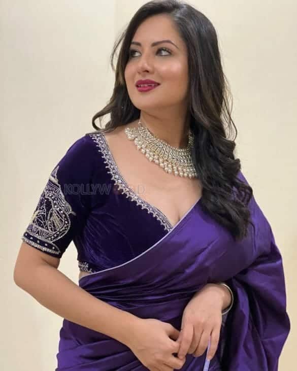 Spicy Puja Banerjee Saree Photoshoot Pictures 04 (226380) | Kollywood Zone