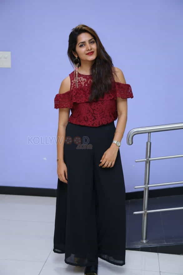 Actress Pavani Gangireddy New Photos 05 (107443) | Kollywood Zone
