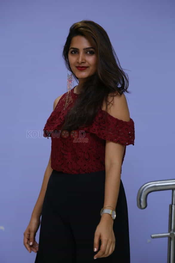 Actress Pavani Gangireddy New Photos 07 (107445) | Kollywood Zone