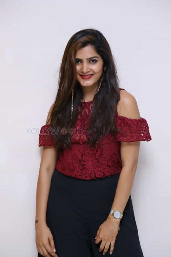 Actress Pavani Gangireddy New Photos 08 (107446) | Kollywood Zone