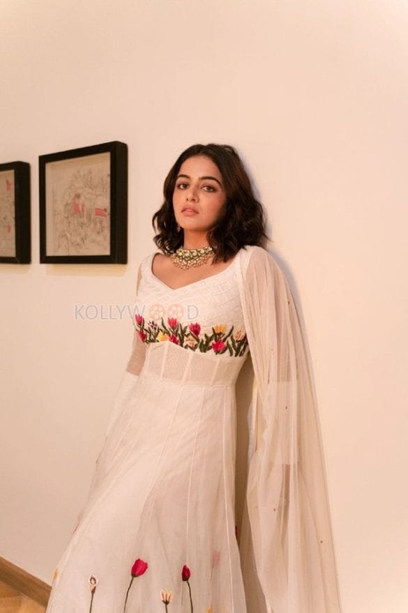Punjabi Actress Wamiqa Gabbi In A White Anarkali Dress Pictures 04 ...