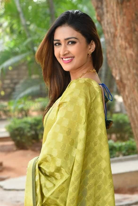 Actress Farnaz Shetty At Induvadana Movie Success Meet Photos 15 ...