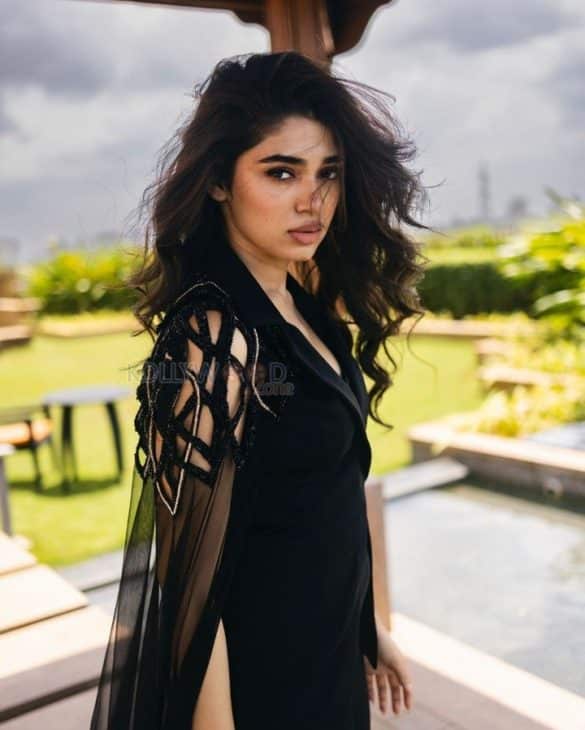 Sexy South Actress Krithi Shetty In A Black Coord Set Photos 06 (329600 ...