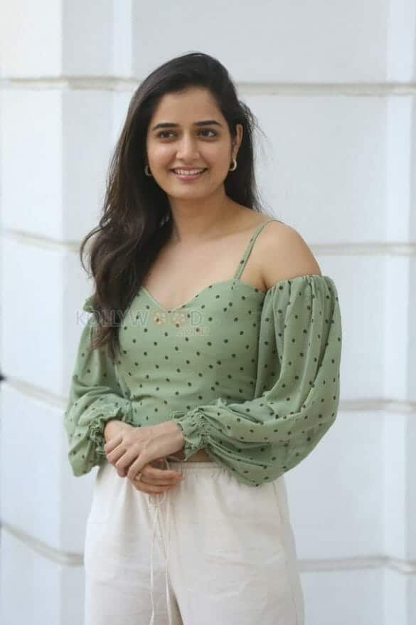 Actress Ashika Ranganath At Amigos Success Celebration Pictures 04 ...