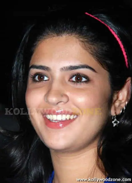 Actress Deeksha Seth Photos 29 (125708) | Kollywood Zone