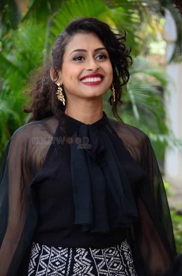 Actress Nithya Naresh At Operation Goldfish Movie Teaser Launch Photos ...