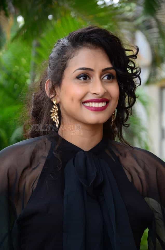 Actress Nithya Naresh At Operation Goldfish Movie Teaser Launch Photos ...