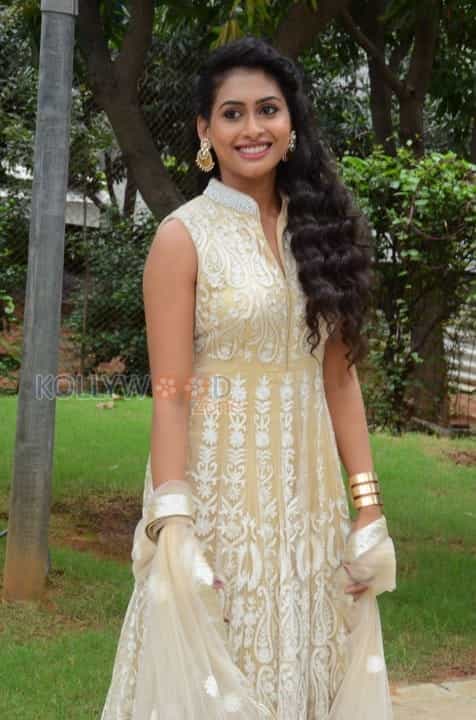 Actress Nithya Naresh Pictures 25 (129266) | Kollywood Zone