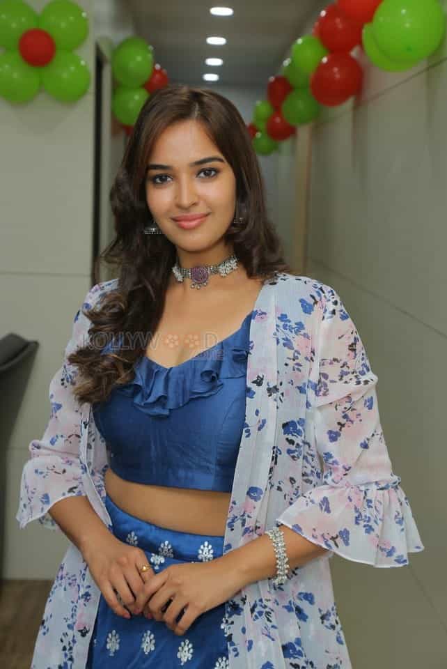 Actress Pujitha Ponnada Inaugurates Beyou Salon At Bhimavaram Photos 04 ...