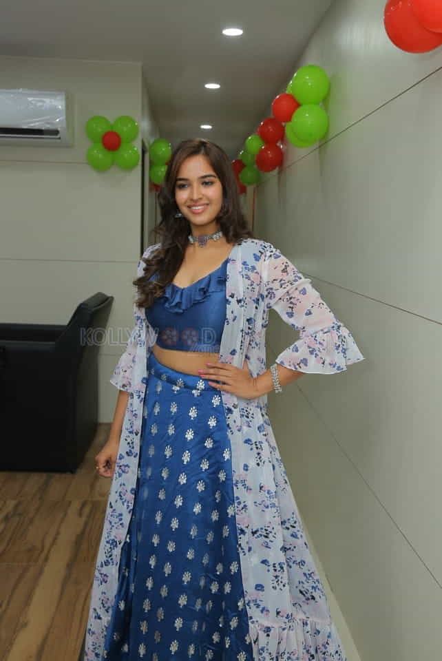 Actress Pujitha Ponnada Inaugurates Beyou Salon At Bhimavaram Photos 06 ...