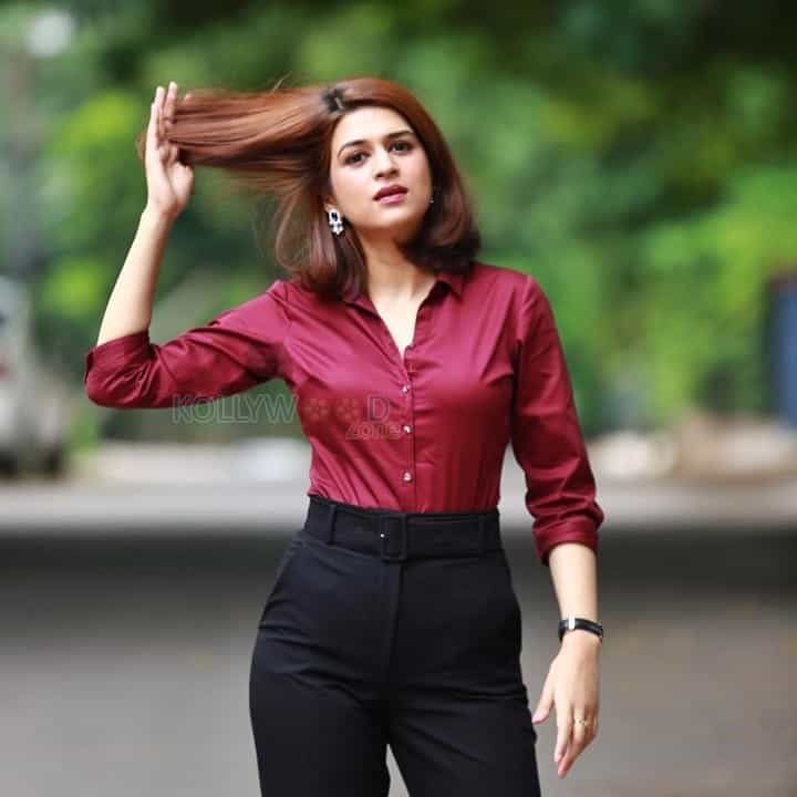 Actress Shraddha Das New Photo Shoot Stills 04 (124220) | Kollywood Zone