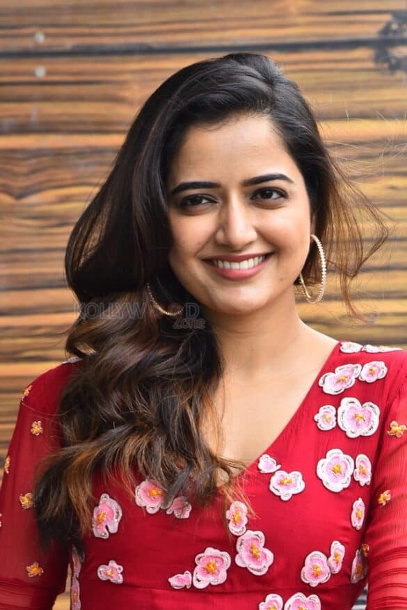 Beautiful Heroine Ashika Ranganath At Naa Saami Ranga Interview ...