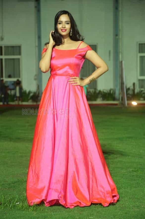 Beautiful-poojitha-photos-12 (130227) | Kollywood Zone