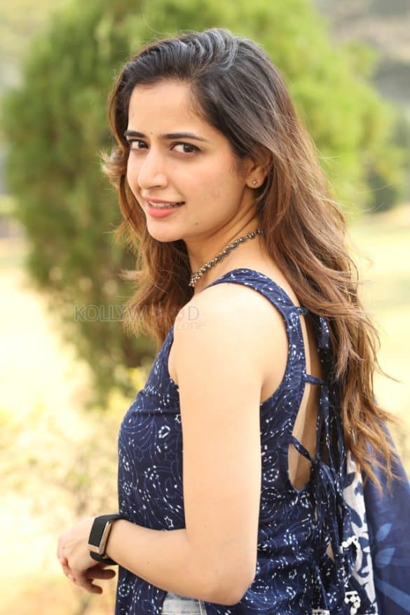 Heroine Ashika Ranganath At Gatha Vaibhava Press Meet Photos 20 (371012 ...