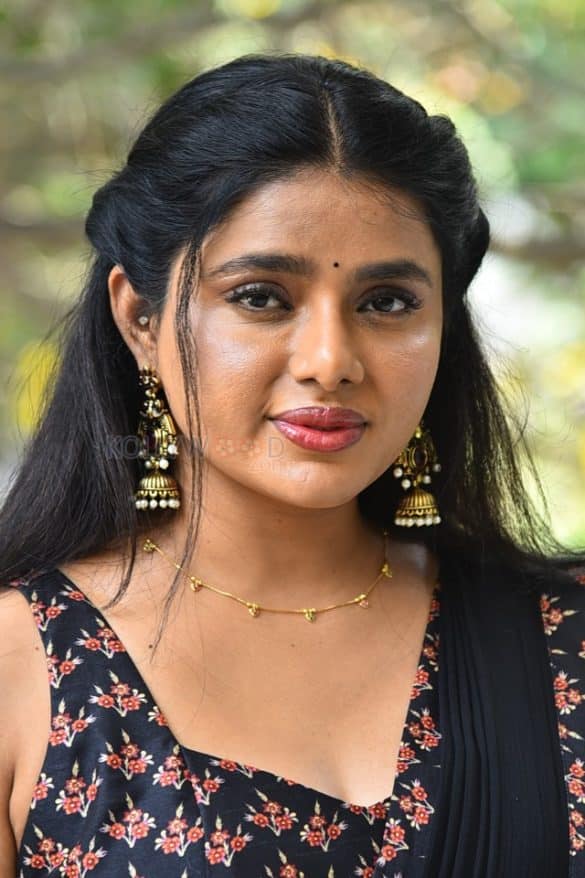 Heroine Sumaya Reddy At Dear Uma Movie Interview Pictures 06 (341263 ...
