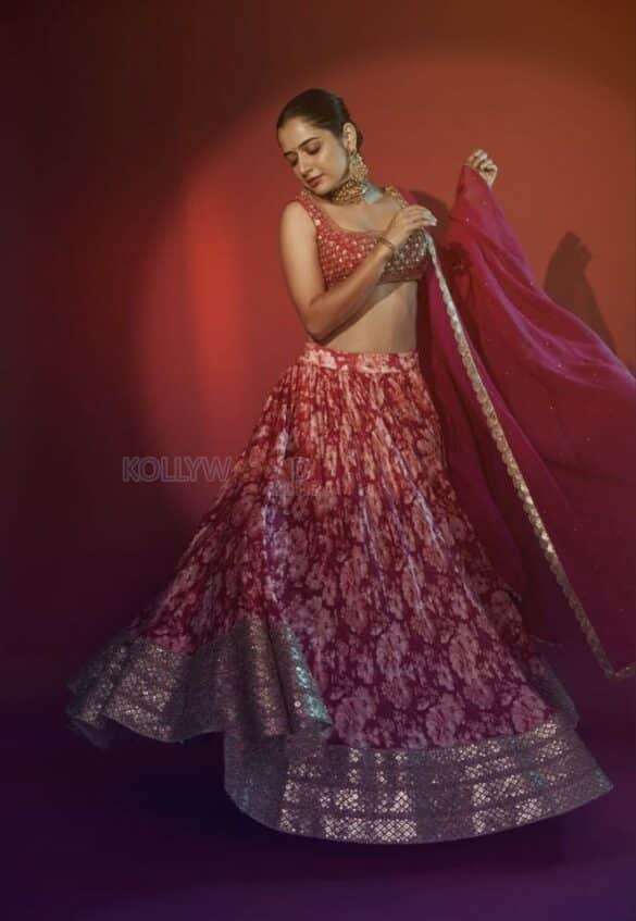 Pattathu Arasan Movie Heroine Ashika Ranganath Hot In Red Saree Photos 01 (225734) | Kollywood Zone