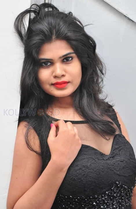 Actress Alekya Sexy Spicy Photos 04 (132296) | Kollywood Zone