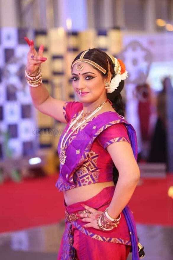 Actress Hari Priya At Mirchi Music Awards Photos 06 (143535 ...