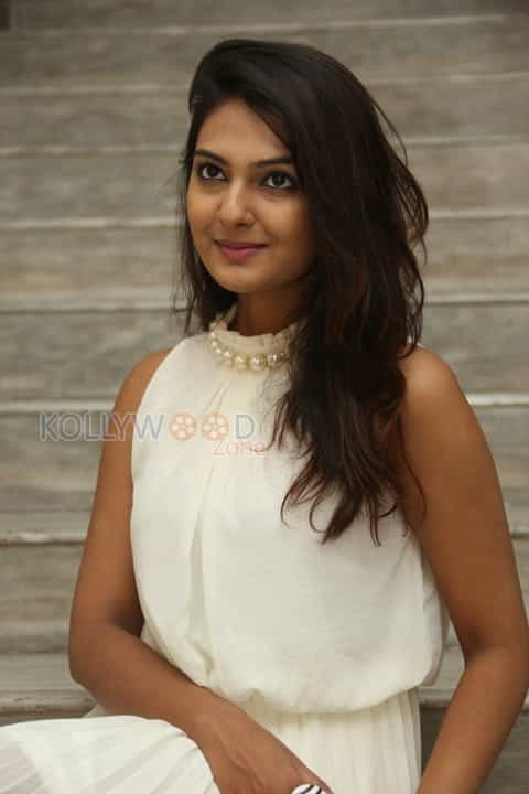 Actress Neha Deshpande Photos 27 (144319) | Kollywood Zone