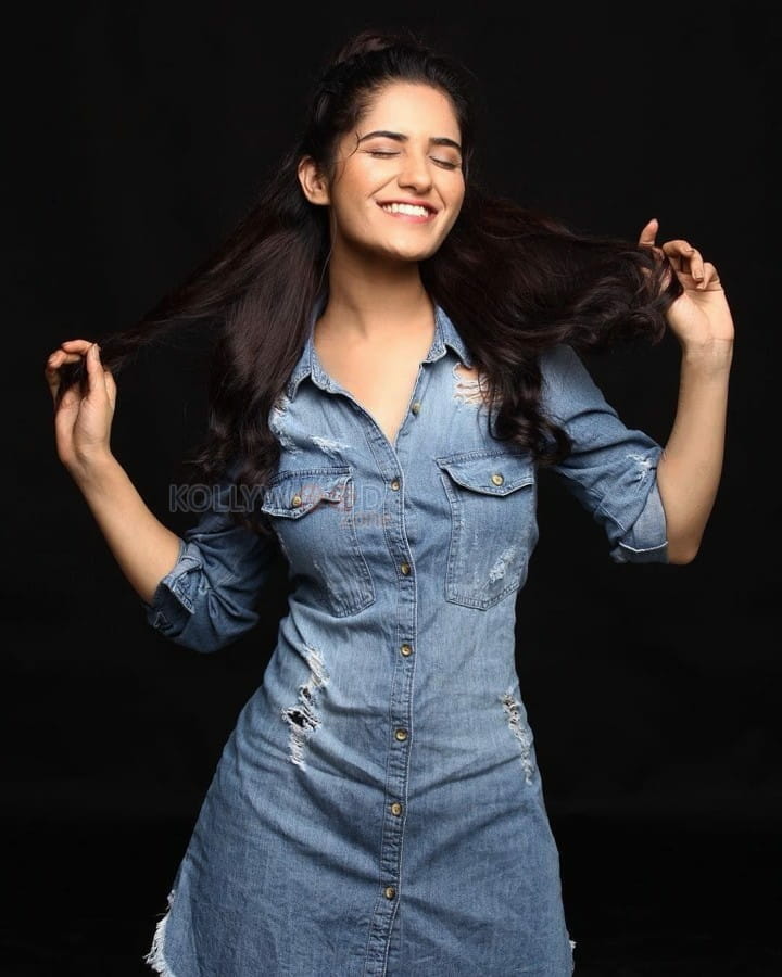 Actress Ruhani Sharma Photoshoot Pictures 14 (137404) | Kollywood Zone