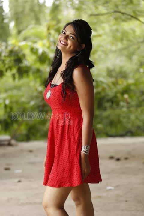 Actress Ashwini Photoshoot Stills 05 (148645) | Kollywood Zone