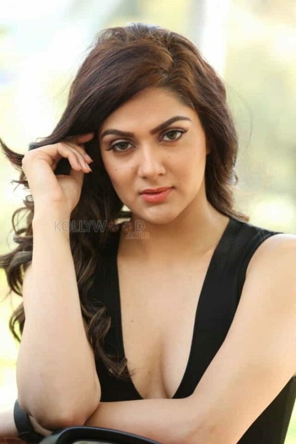 Actress Sakshi Chaudhary Hot In Black Dress Photos 40 (152945) | Kollywood Zone