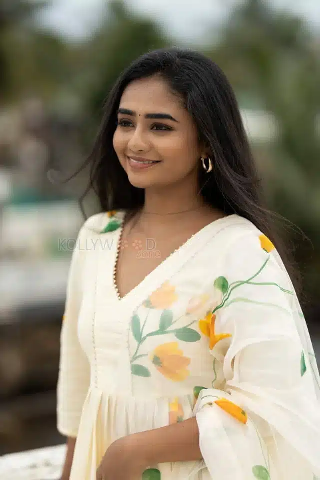 Actress And Model Sharnita Ravi Pictures 03 (154582) | Kollywood Zone