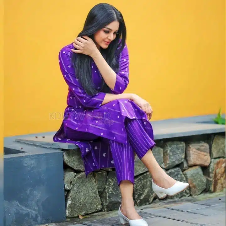 Bigg Boss Fame Sanam Shetty Pictures 01 (234469) | Kollywood Zone