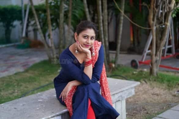 Actress Priya Lal Pics 01 (162074) | Kollywood Zone