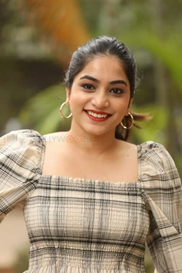 Actress Punarnavi Bhupalam At Oka Chinna Viramam Press Meet Photos 05 ...