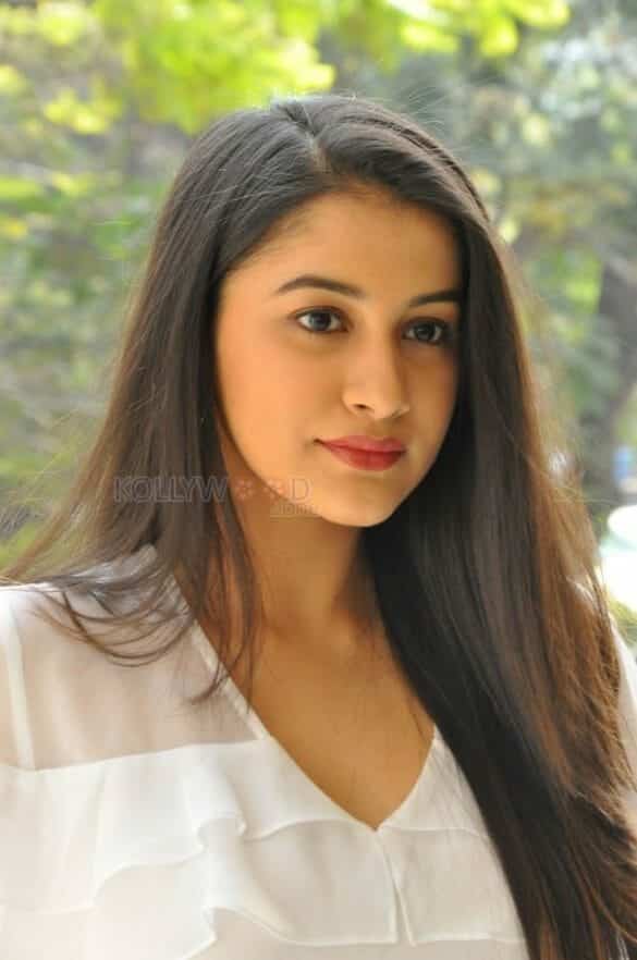 Telugu Actress Simran Sharma New Photos 04 (164458) | Kollywood Zone