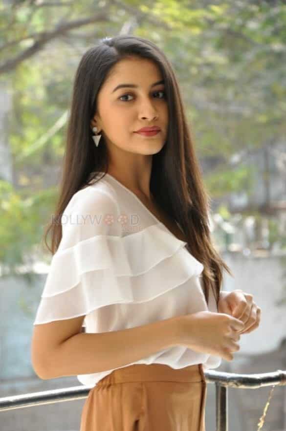 Telugu Actress Simran Sharma New Photos 20 (164372) | Kollywood Zone