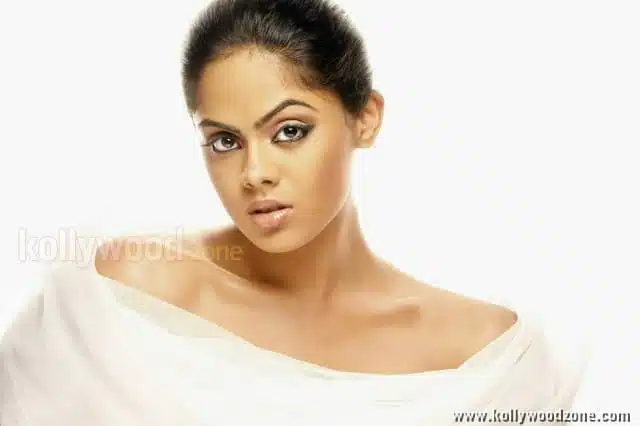 Actress Karthika Sexy Pictures 22 (168727) | Kollywood Zone