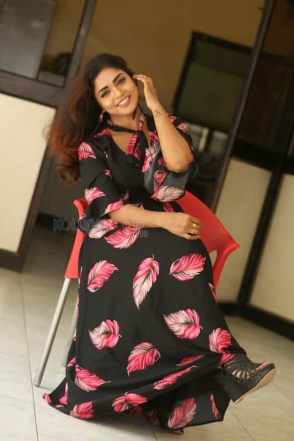 Actress Karunya Chowdary At 3 Monkeys Movie Press Meet Photos 35 ...