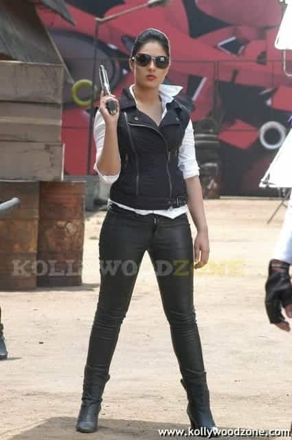 Actress Nikisha Patel Stills 03 (175051) | Kollywood Zone