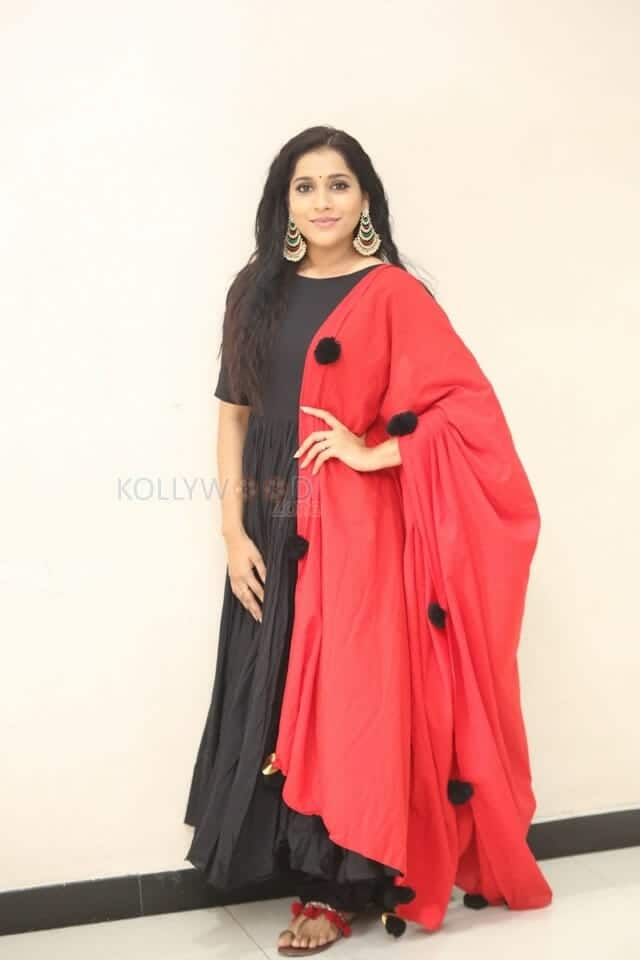 Actress Rashmi Gautam At Anthaku Minchi Movie Teaser Launch Photos 13 ...