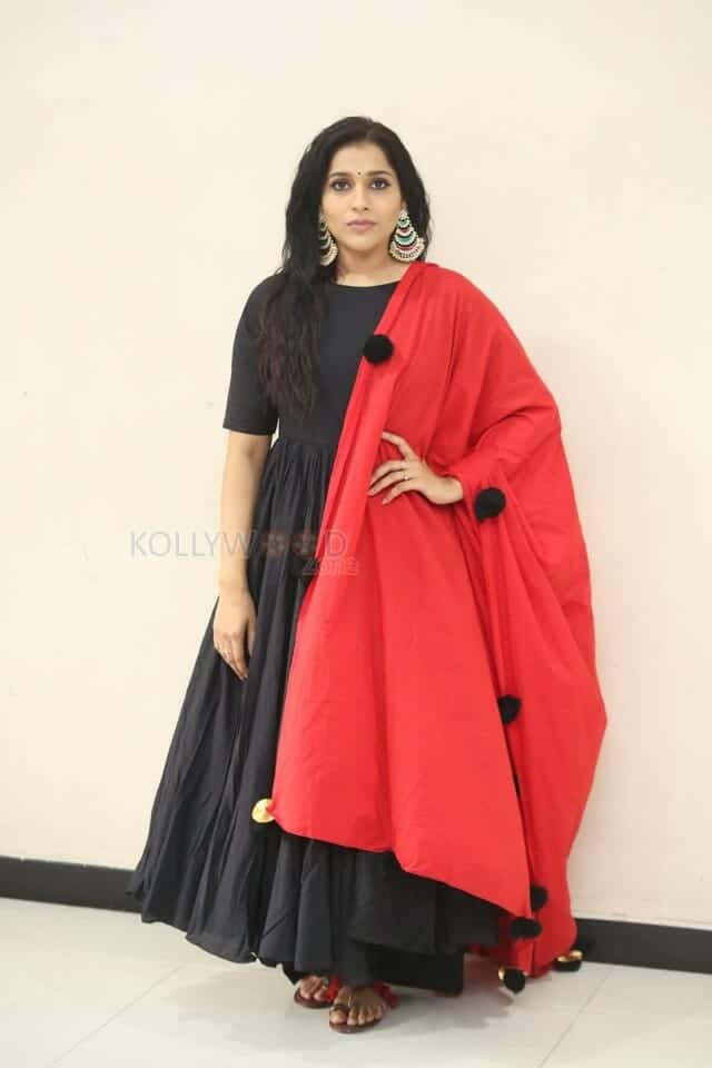 Actress Rashmi Gautam At Anthaku Minchi Movie Teaser Launch Photos 22 ...