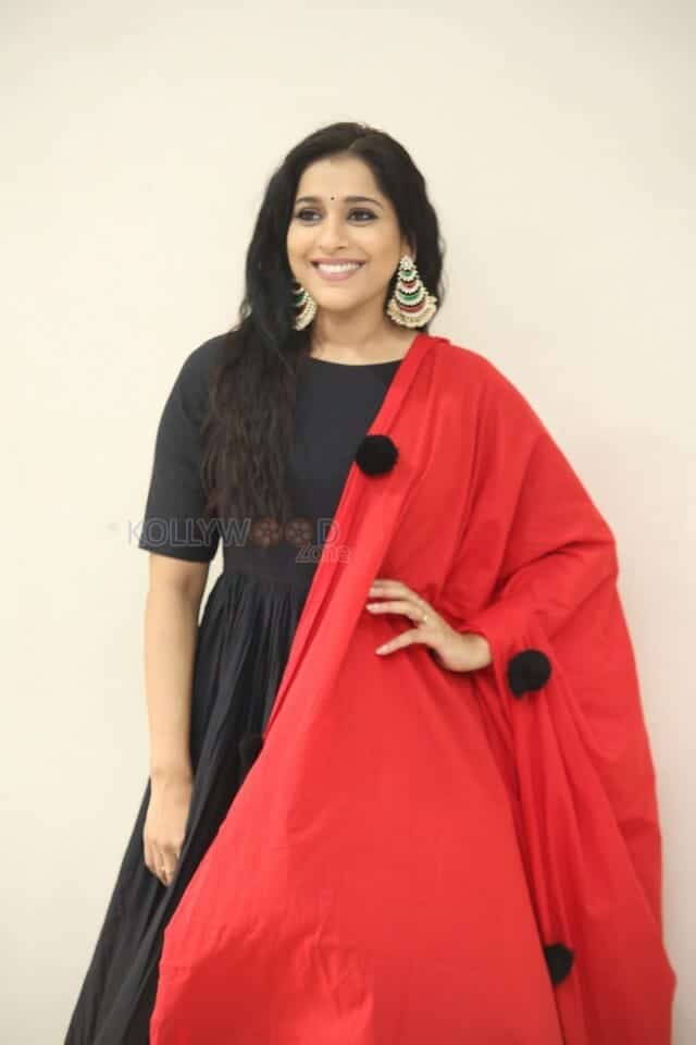 Actress Rashmi Gautam At Anthaku Minchi Movie Teaser Launch Photos 23 ...