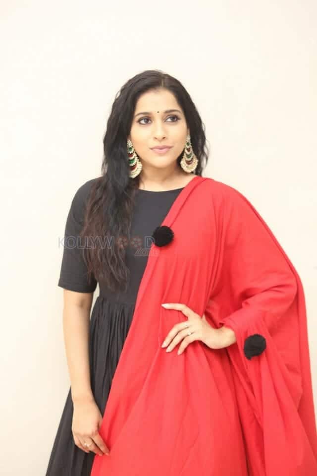Actress Rashmi Gautam At Anthaku Minchi Movie Teaser Launch Photos 25 ...