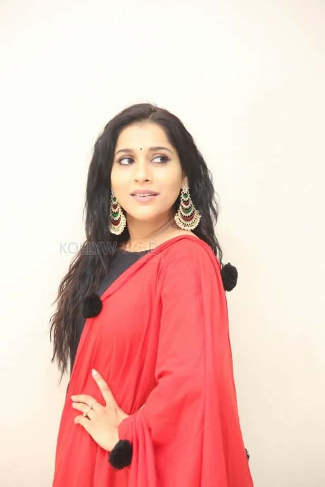 Actress Rashmi Gautam At Anthaku Minchi Movie Teaser Launch Photos 26 ...