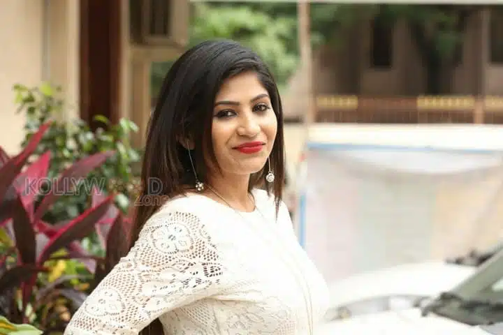 Madhulagna Das New Stills 04 (172137) | Kollywood Zone