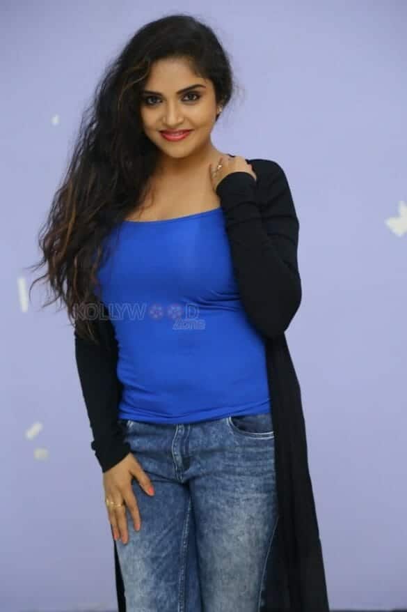 Malayalam Actress Karunya Chowdary Hot Cleavage Photos 38 (169238) | Kollywood Zone